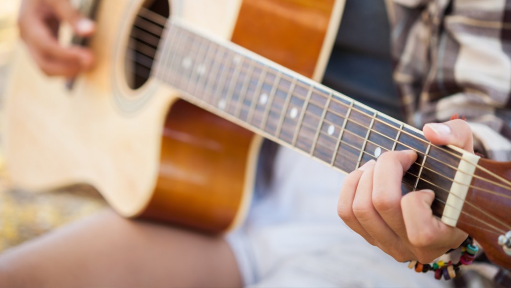 Strumming Patterns and How to Choose One – Riff
