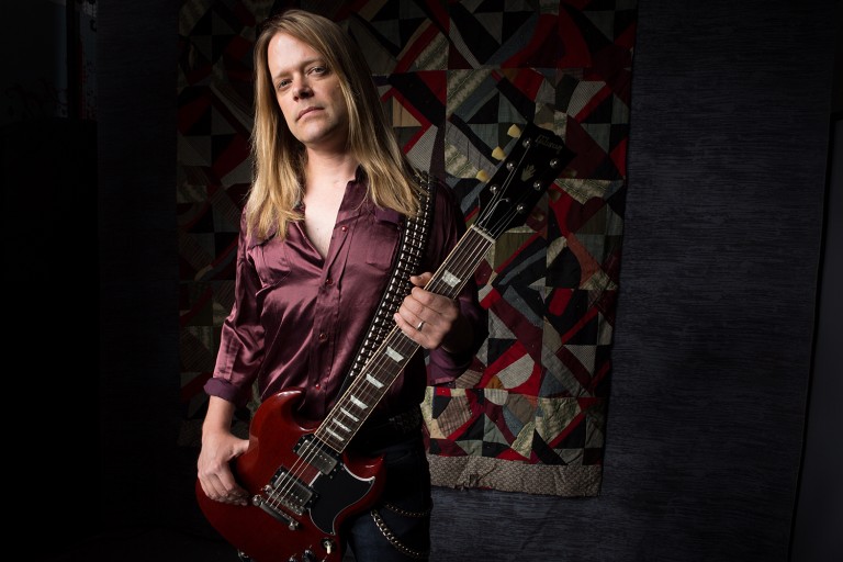 Behind the Glass (Angus Clark) – Riff